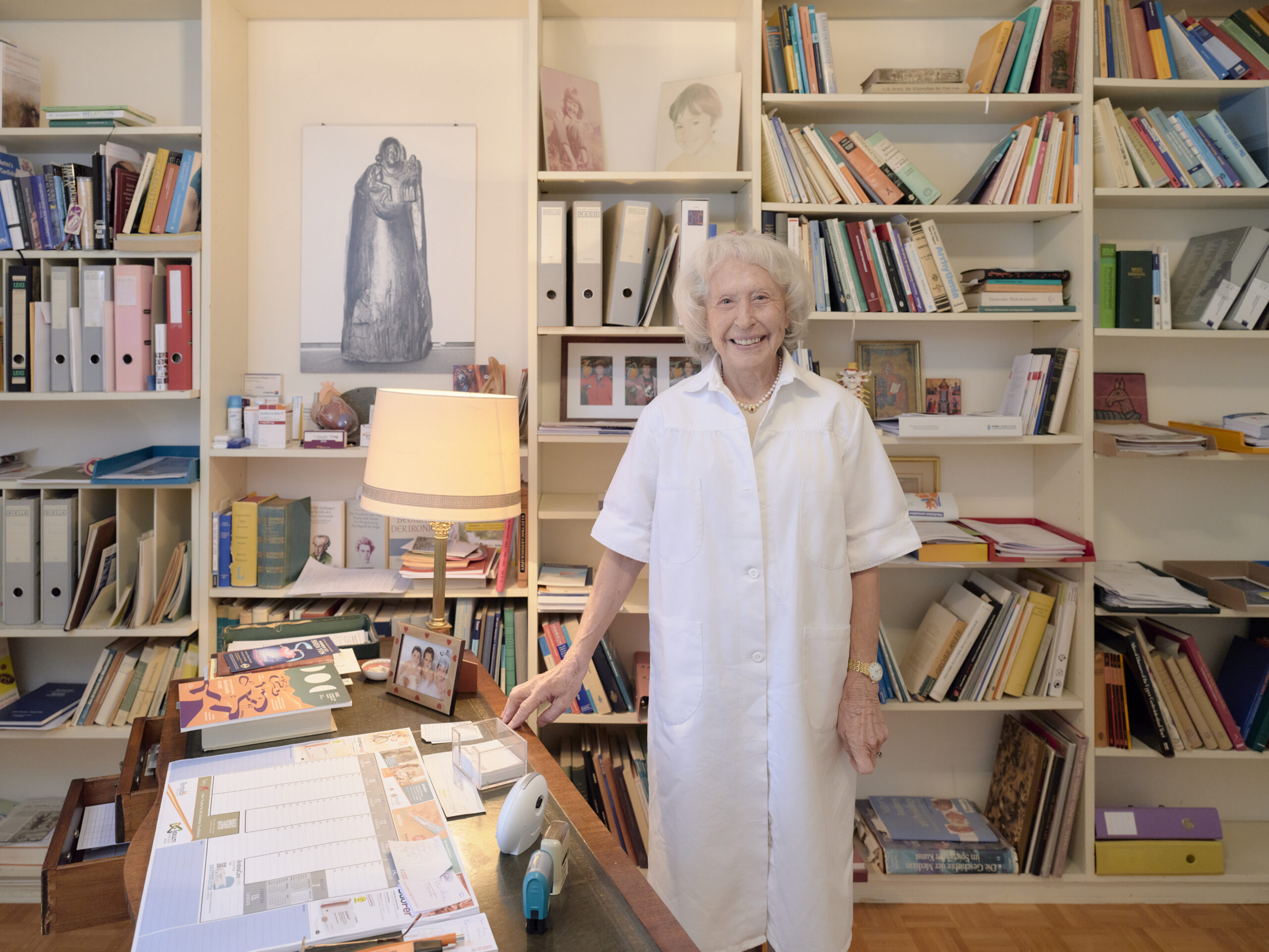 Laure Kovats-Hopff, 90 ans, cardiologue… et toujours en activité | DOC ...